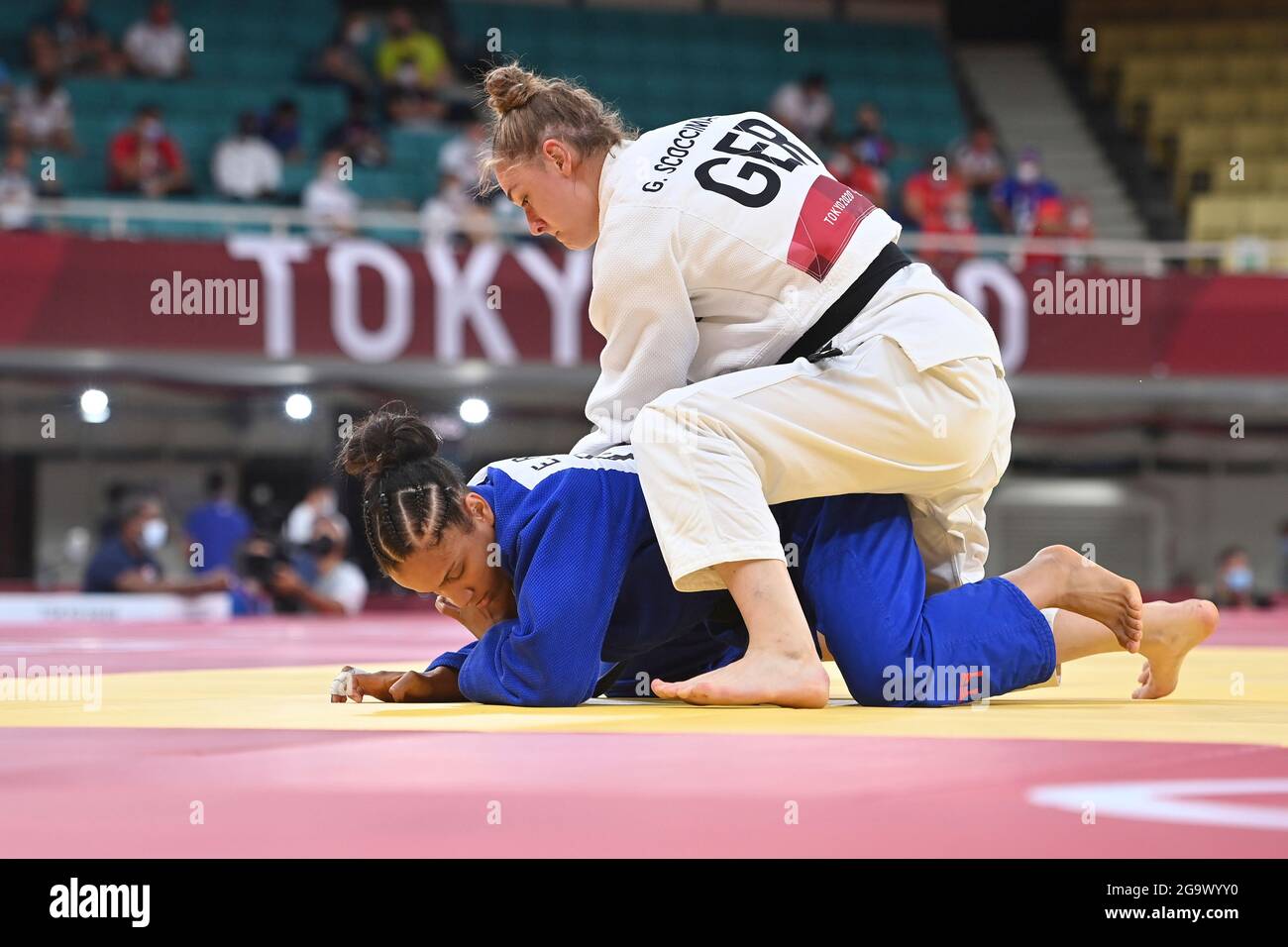 Giovanna SCOCCIMARRO (GER) in the fight versus Elvismar RODRIGUEZ (VEN ...