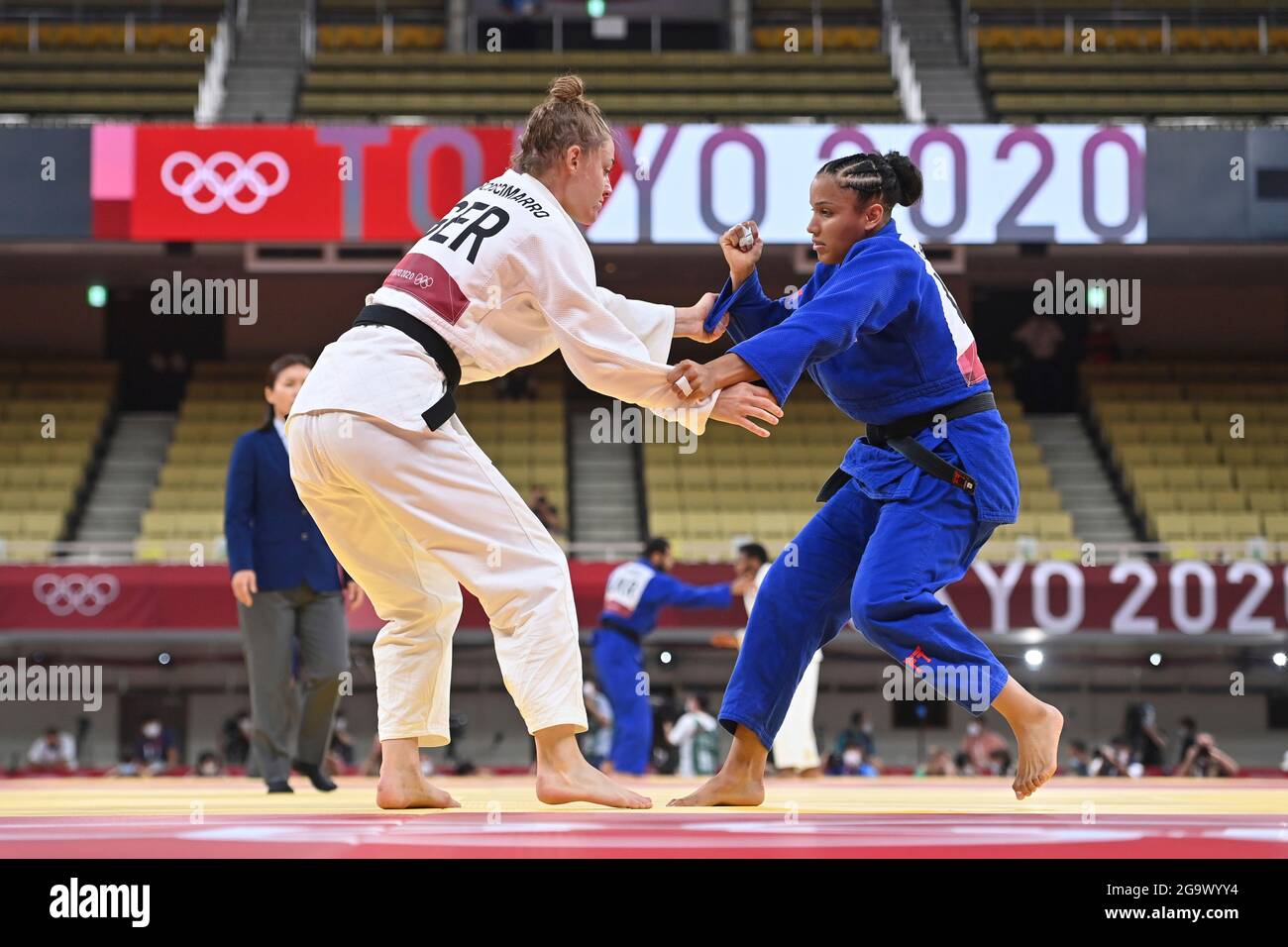 Giovanna SCOCCIMARRO (GER) in the fight versus Elvismar RODRIGUEZ (VEN ...