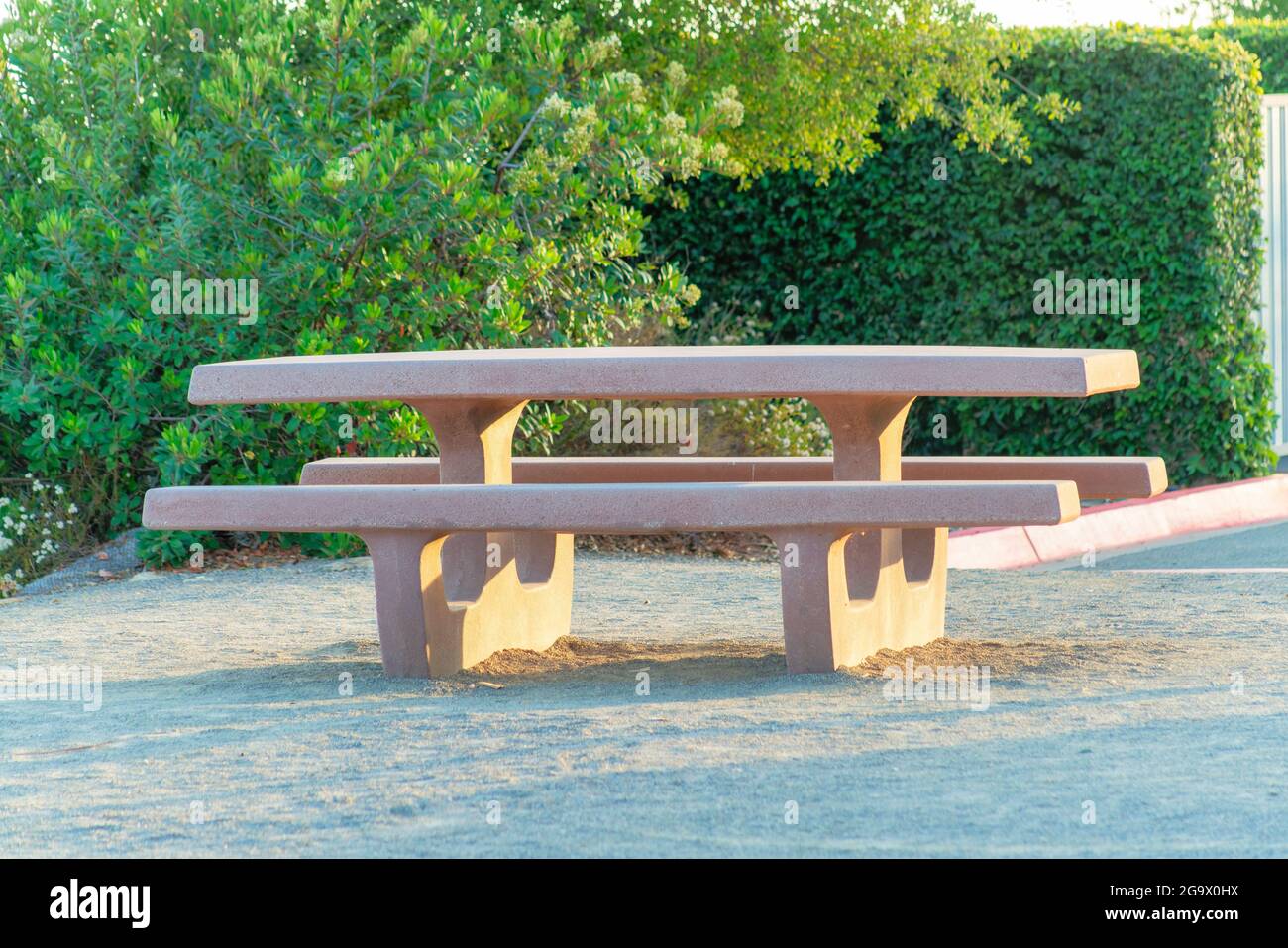 Long narrow table hi-res stock photography and images - Alamy