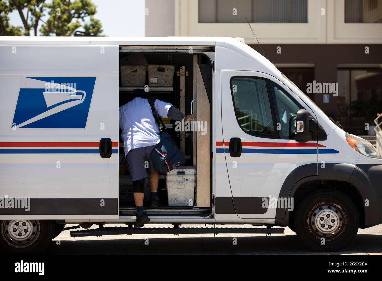 Usps delivers mail hi-res stock photography and images - Alamy