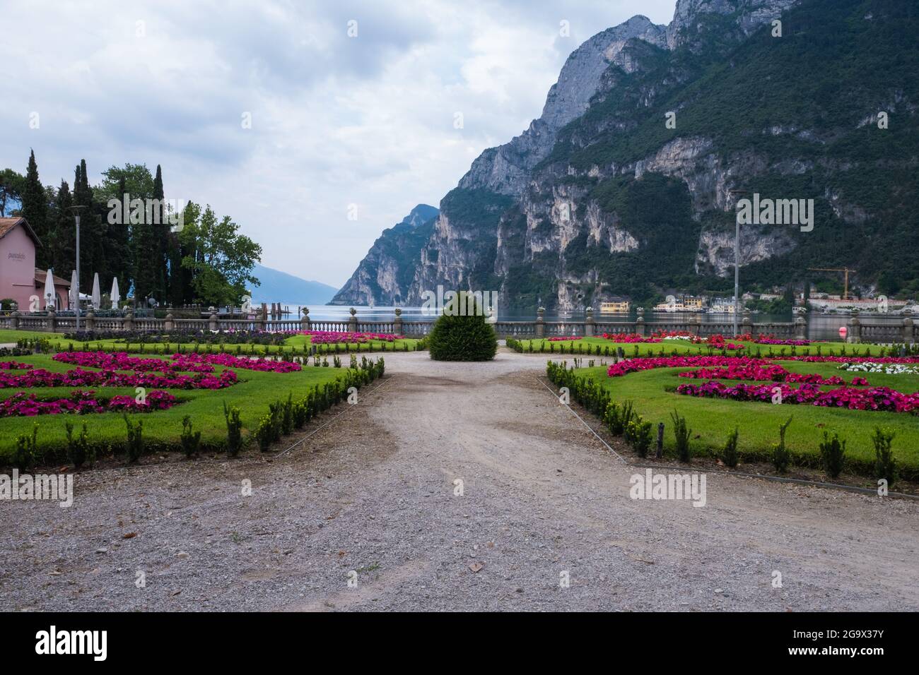 Garda promenade hi-res stock photography and images - Alamy