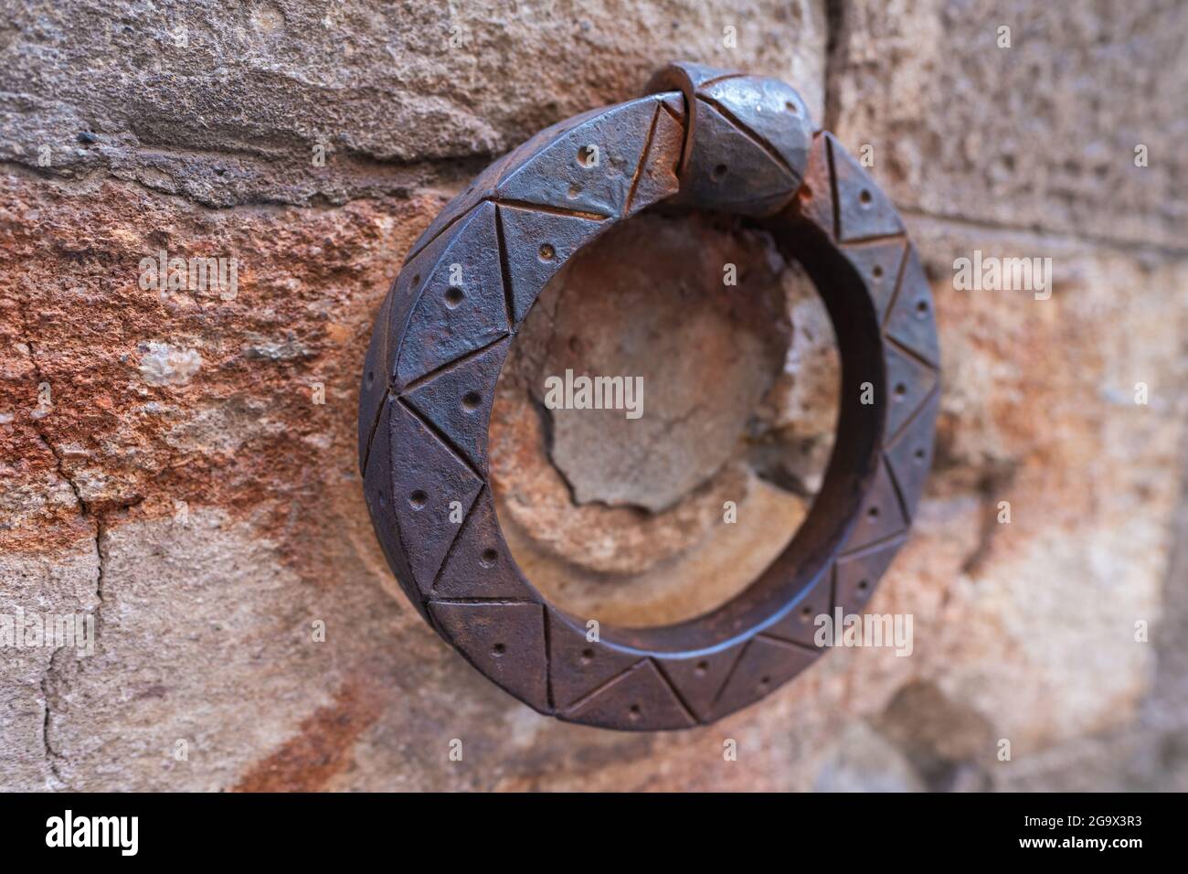 Iron ring in stone wall hi-res stock photography and images - Alamy