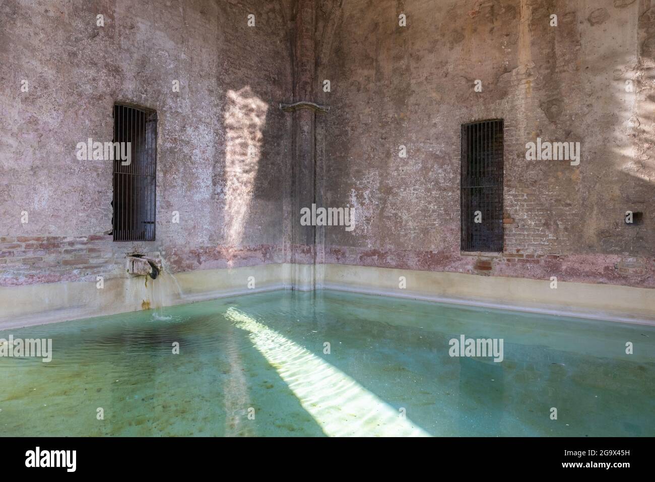 Medieval fountain hi-res stock photography and images - Alamy