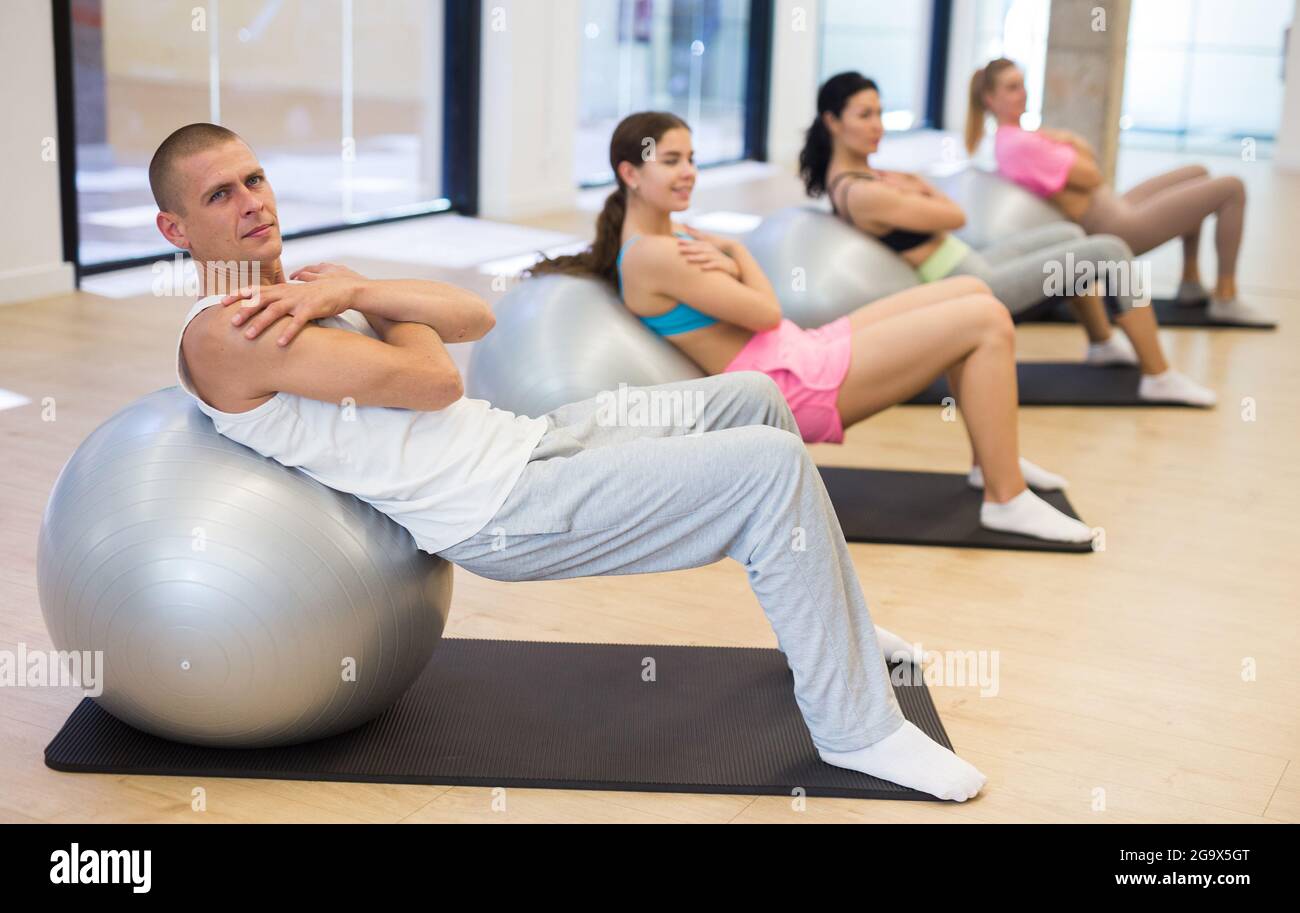 People doing roll ups on fitness balls Stock Photo - Alamy