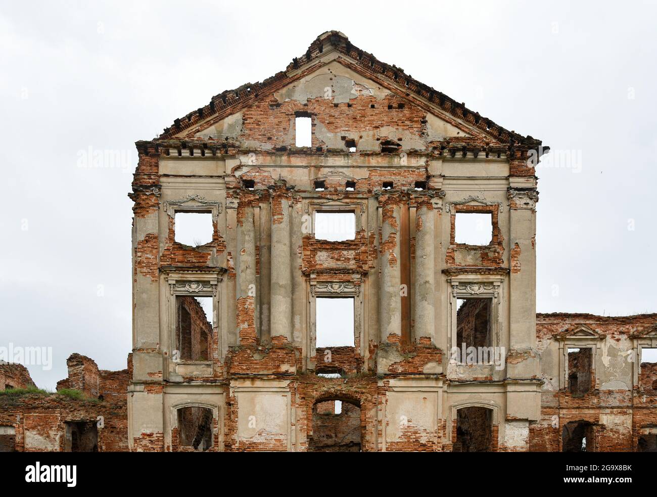 Facade of an old ruined palace Stock Photo - Alamy