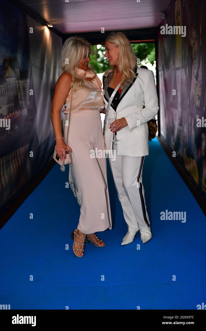 Beatrix Reuschel und Anja Petzold beim 15. Hope Jubiläumskonzert auf ...