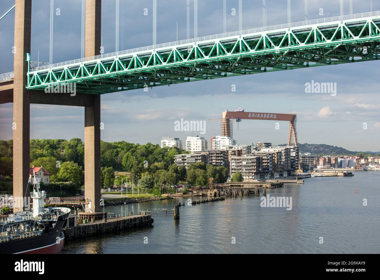 Modern buildings, Eriksberg's Crane and part of the Alvsborg Bridge ...