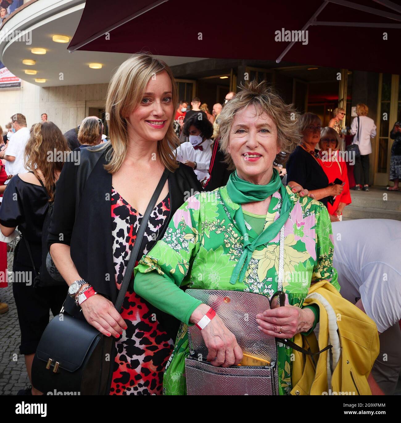 Actresses with the schiller theater hi-res stock photography and images ...