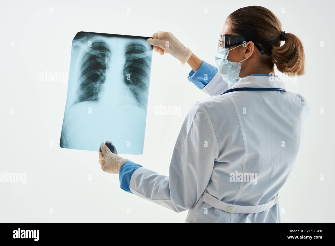 woman radiologist diagnostics x-ray examination Stock Photo - Alamy