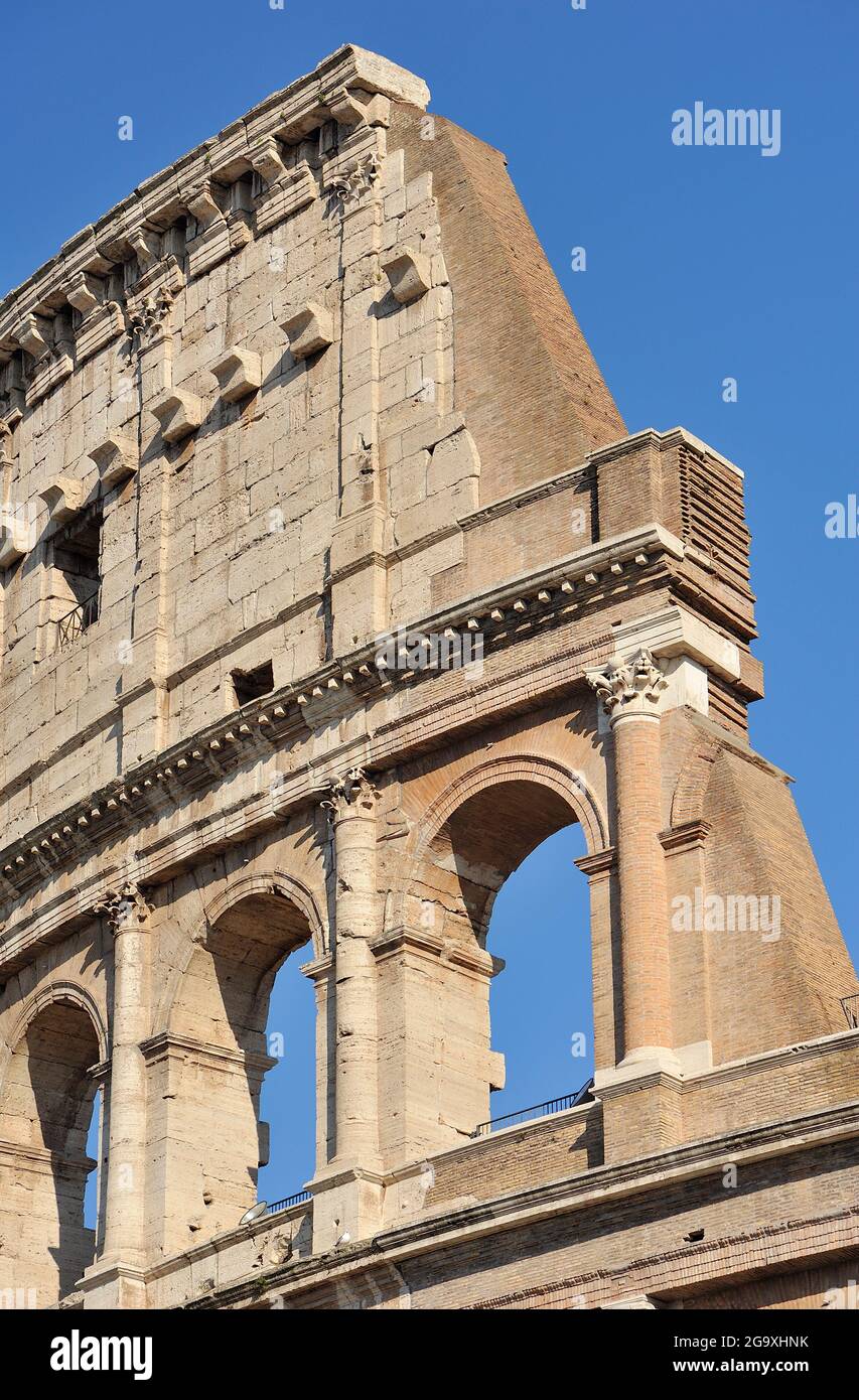 Colosseum rome exterior hi-res stock photography and images - Alamy