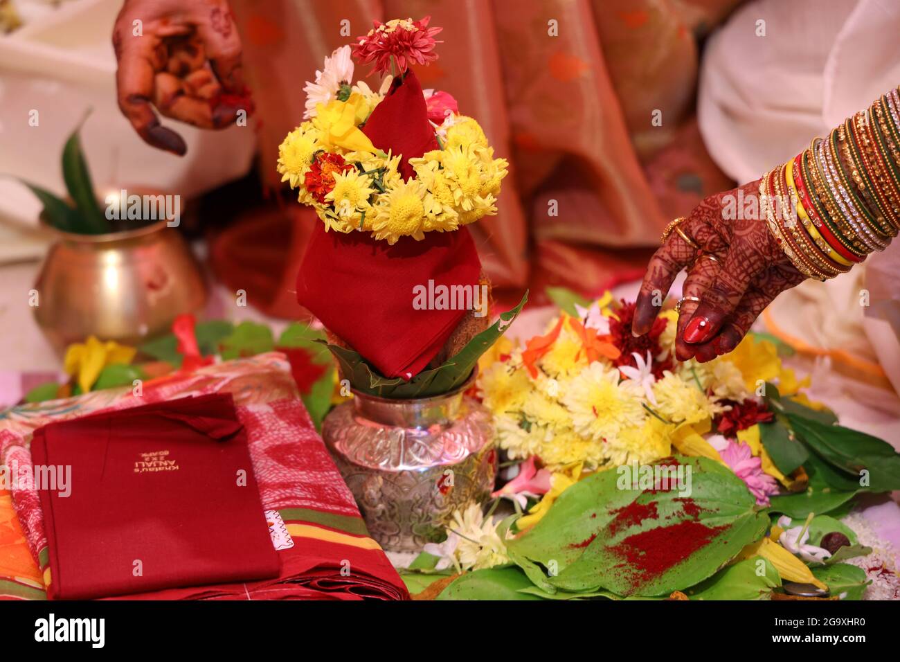 Conducting Indian pooja Stock Photo - Alamy