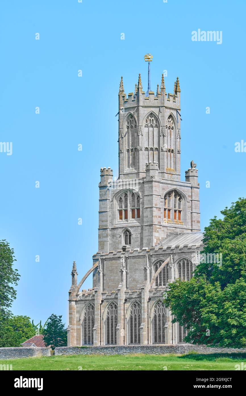 Octagonal tower church uk hi-res stock photography and images - Alamy