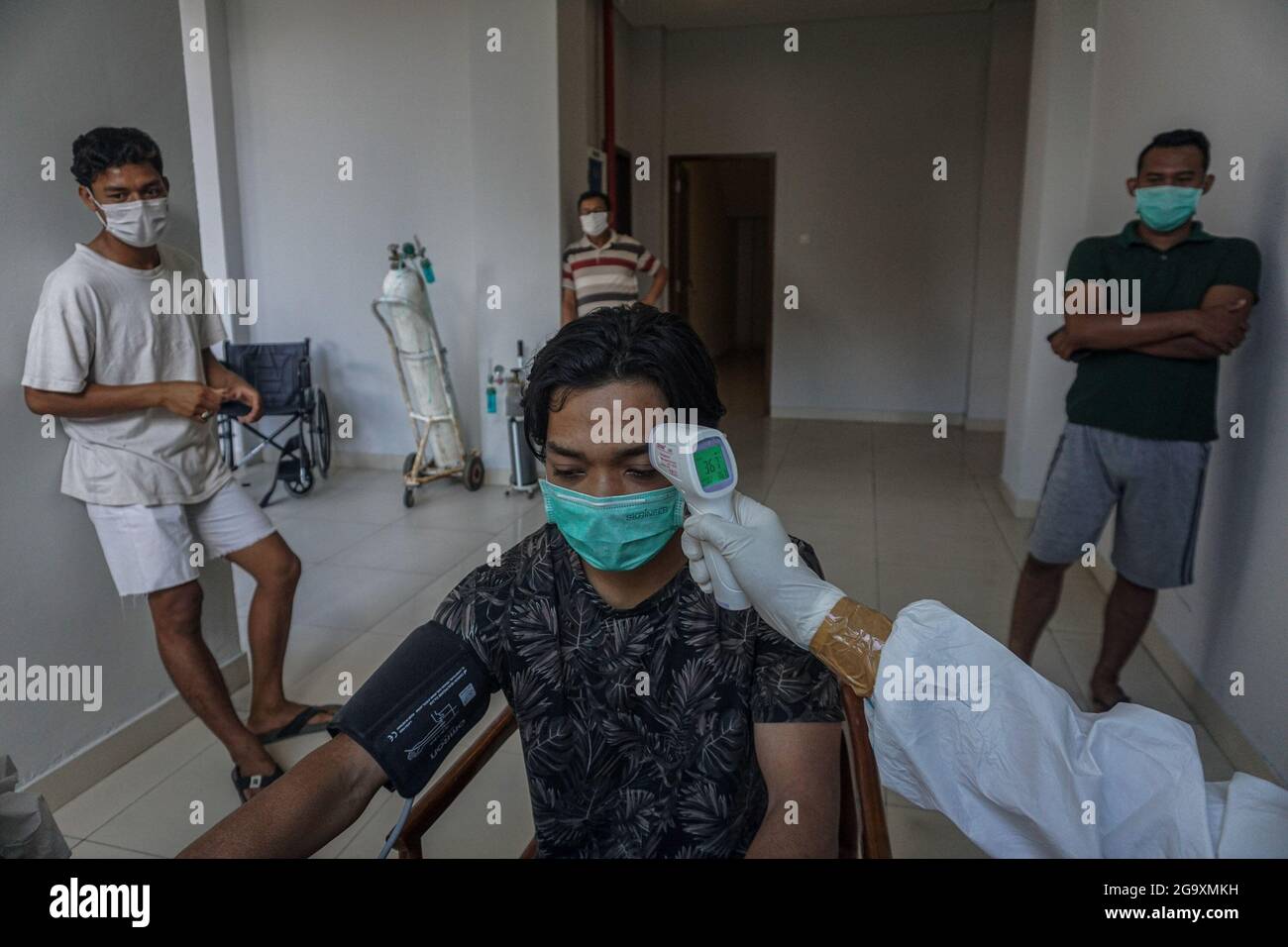 Self isolations hi-res stock photography and images - Alamy