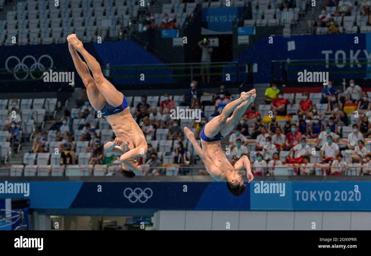 Syncronised diving hi-res stock photography and images - Alamy