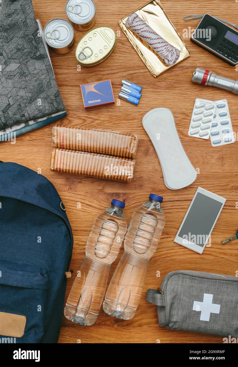 Packing emergency food kit hi-res stock photography and images - Alamy