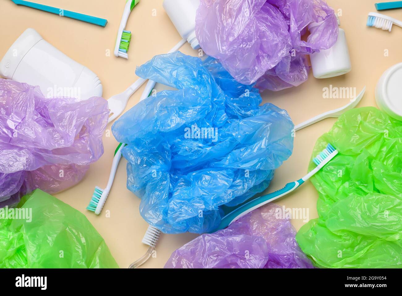 Plastic toothbrushes trash hi-res stock photography and images - Alamy