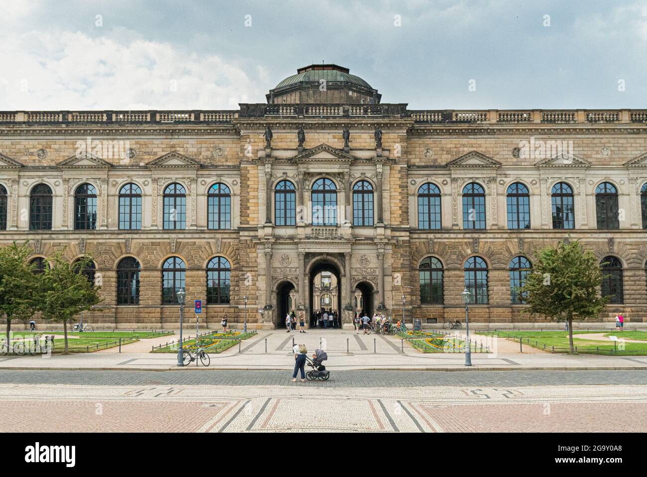 The Zwinger (Dresdner Zwinger) is the most famous baroque architectural ...