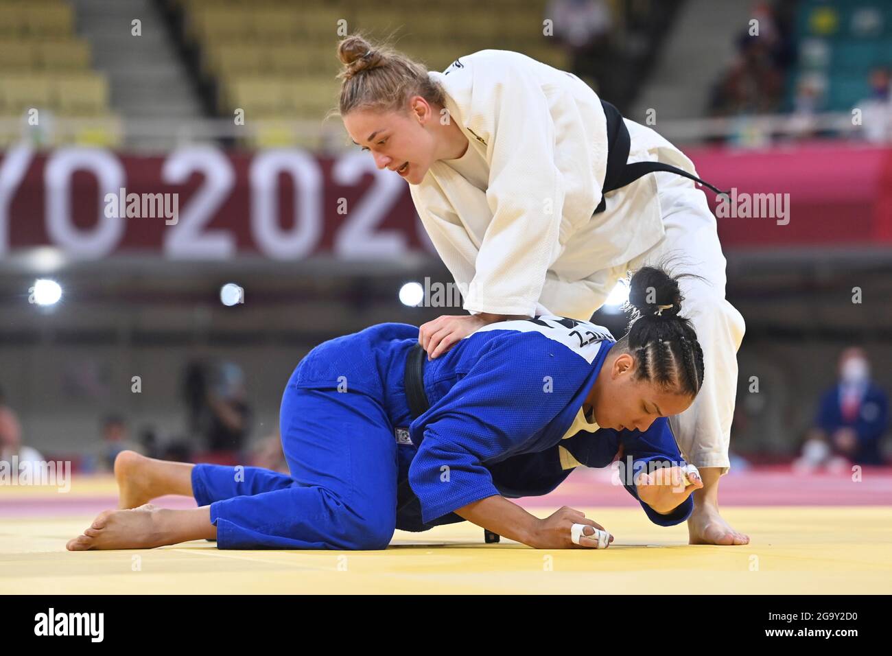 Giovanna SCOCCIMARRO (GER) in the fight versus Elvismar RODRIGUEZ (VEN ...