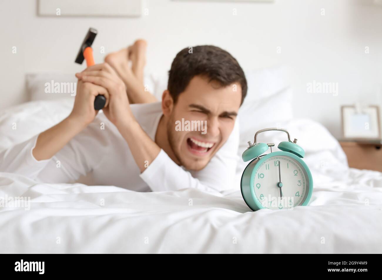 Man screaming alarm clock hi-res stock photography and images - Alamy