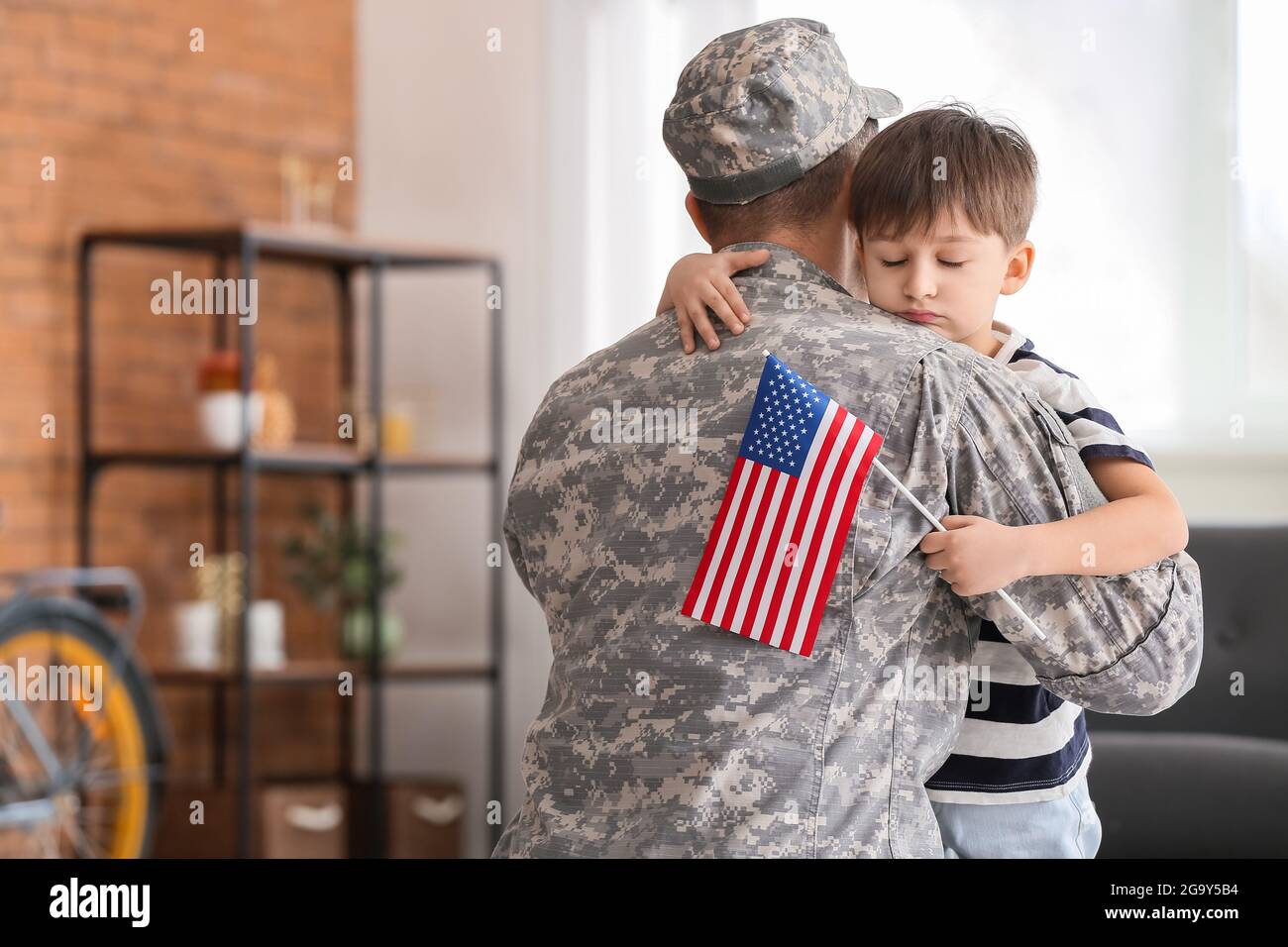 Soldier and his little son hugging at home. Memorial Day celebration ...