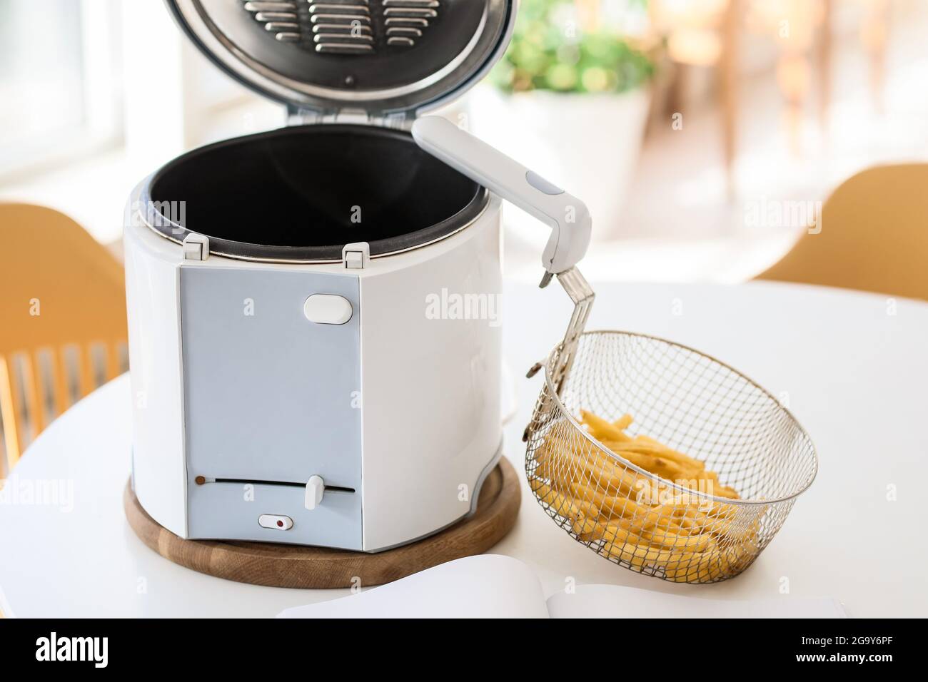 French fry machine hi-res stock photography and images - Alamy
