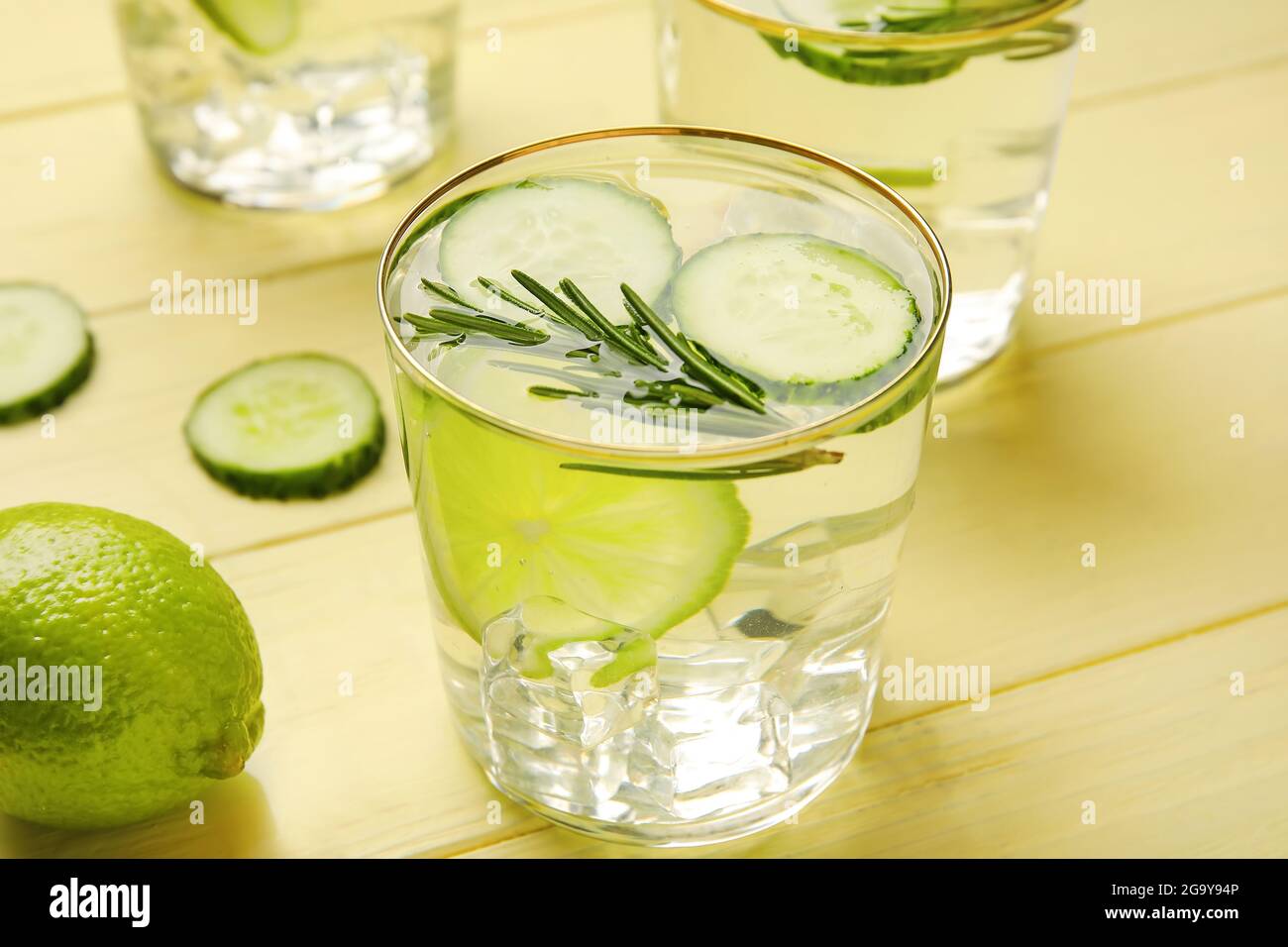 Glasses with cucumber lemonade on color background Stock Photo - Alamy
