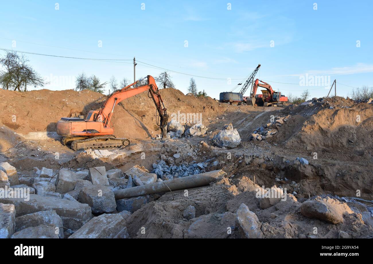 Excavator breakers hi-res stock photography and images - Alamy