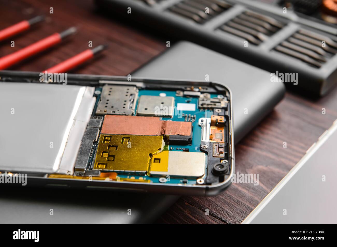 Disassembled mobile phone hi-res stock photography and images - Alamy