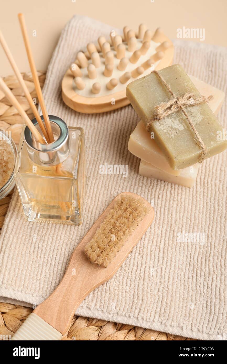 Reed brushes hi-res stock photography and images - Alamy