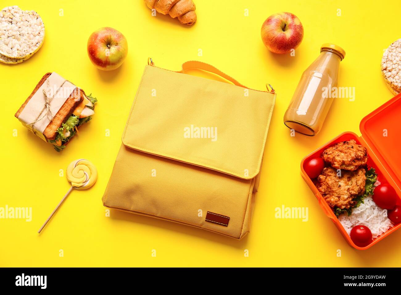 Lunch box bag and food on color background Stock Photo - Alamy