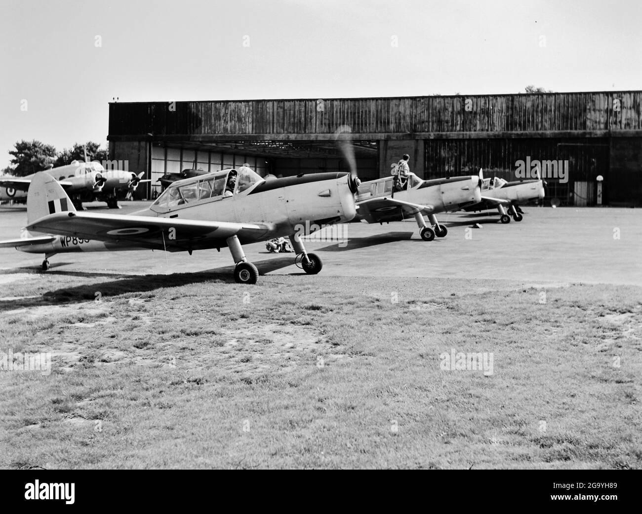 Raf plane 1950s hi-res stock photography and images - Alamy