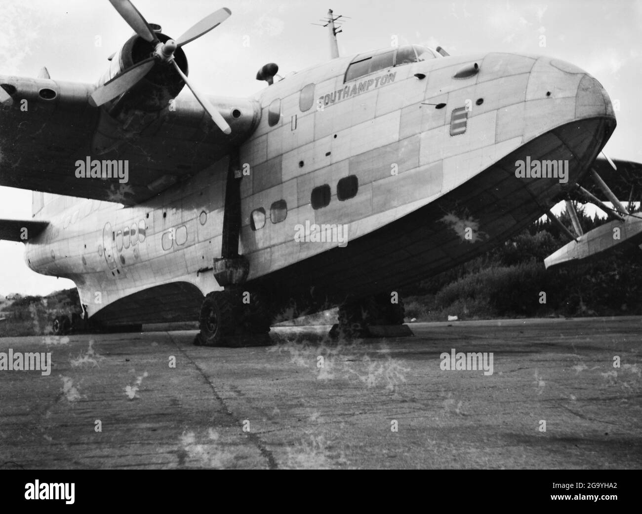 Short solent flying boat hi-res stock photography and images - Alamy