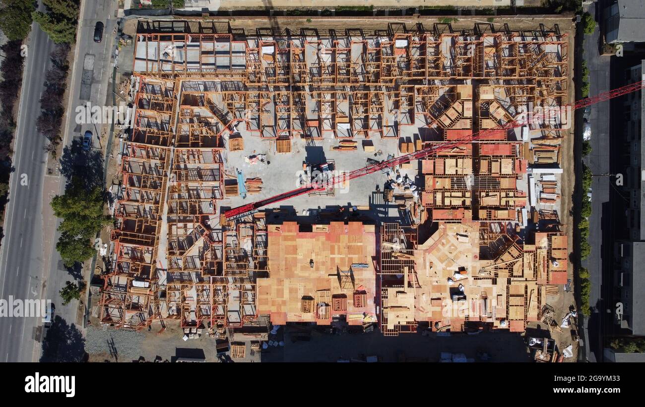 Industrial construction crane 4k hi-res stock photography and images ...