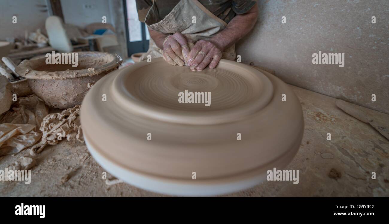 Pot working hi-res stock photography and images - Alamy