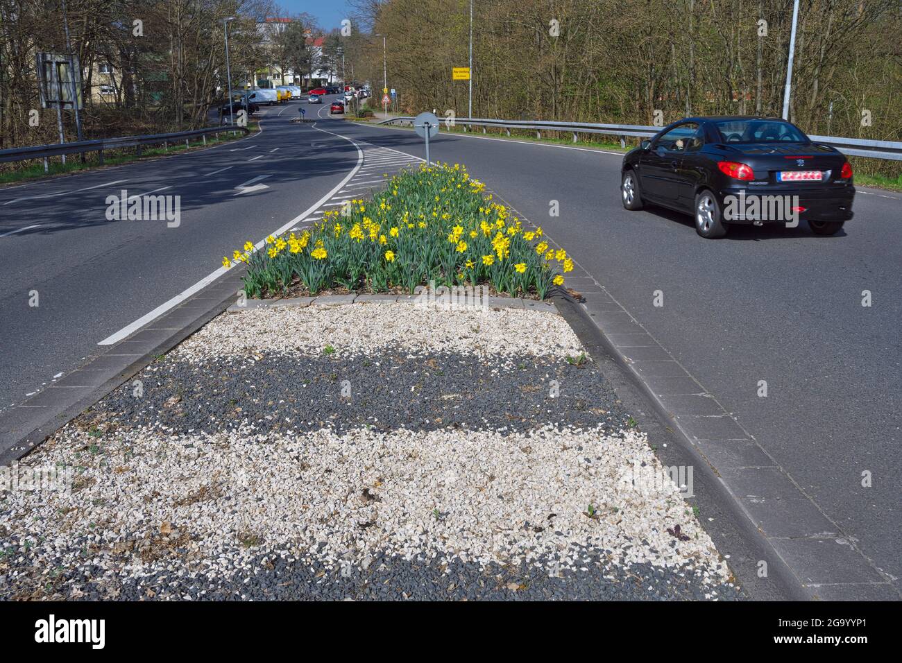 Traffic island spring flowers hi-res stock photography and images - Alamy