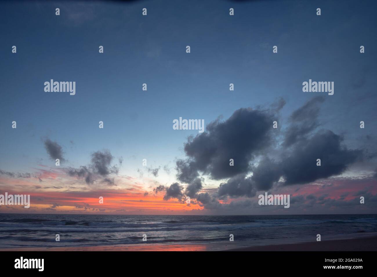 Changing season footage hi-res stock photography and images - Alamy