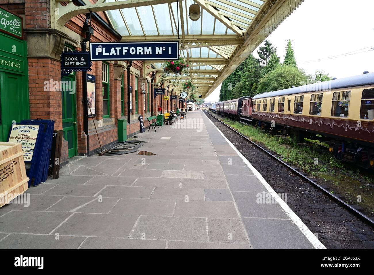 Closed ticket office railway hi-res stock photography and images - Alamy