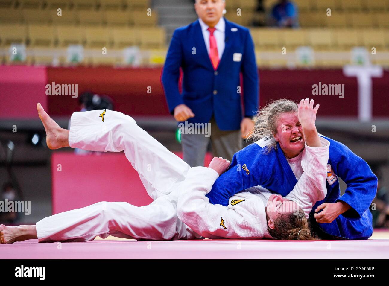 TOKYO, JAPAN - JULY 28: Sanne van Dijke of the Netherlands and Giovanna ...