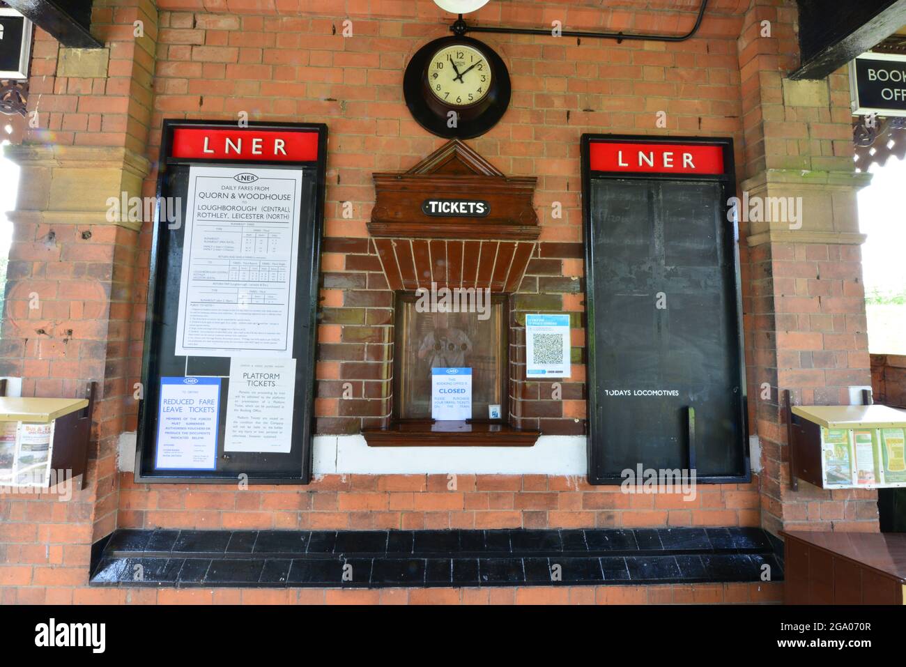 Closed railway ticket office hi-res stock photography and images - Alamy
