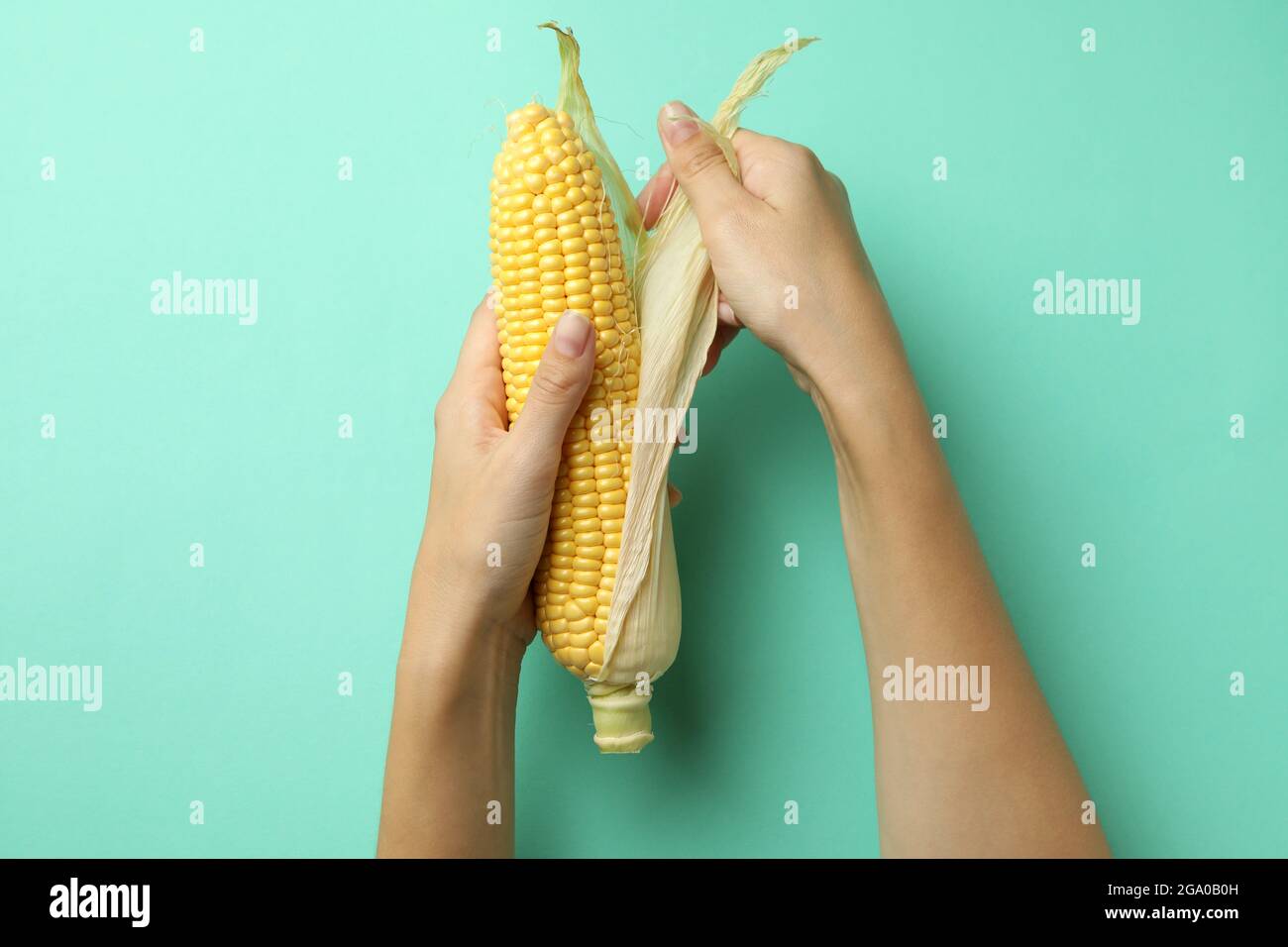 Hold corn chips hi-res stock photography and images - Alamy