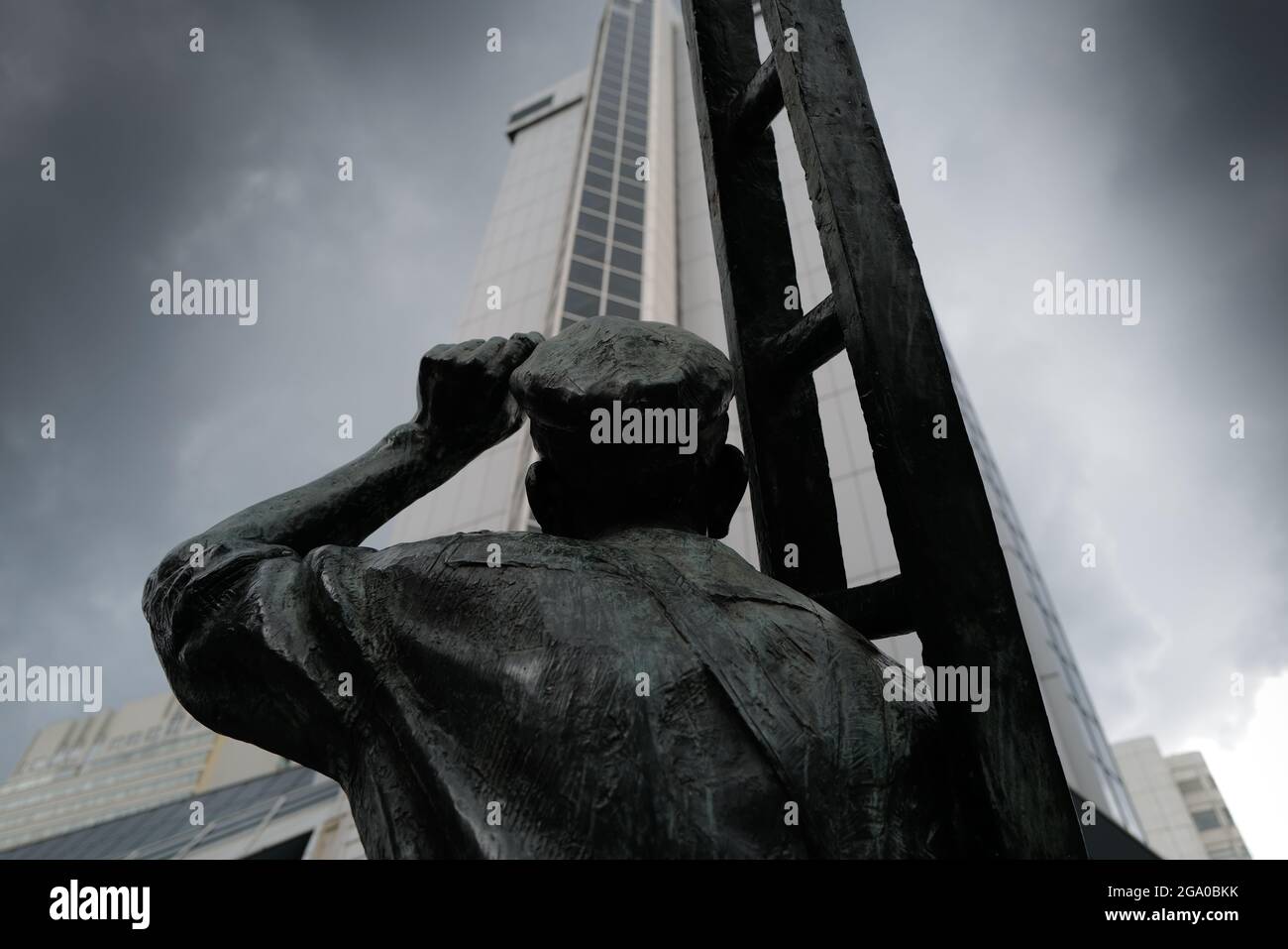 Allan sly sculpture hi-res stock photography and images - Alamy