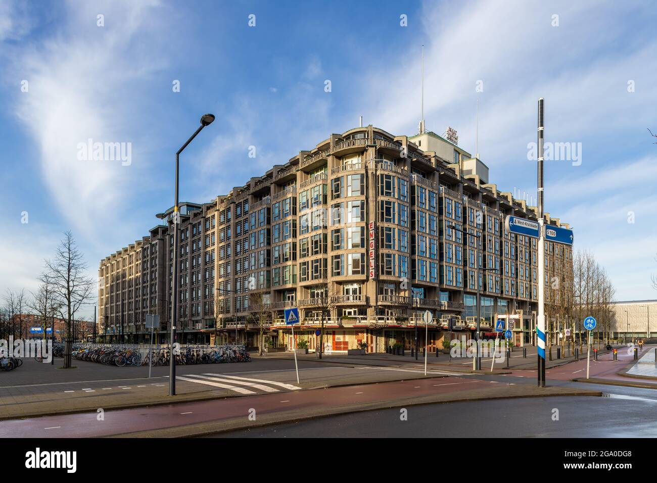 Groothandelsgebouw, office building next to Central Station Rotterdam ...