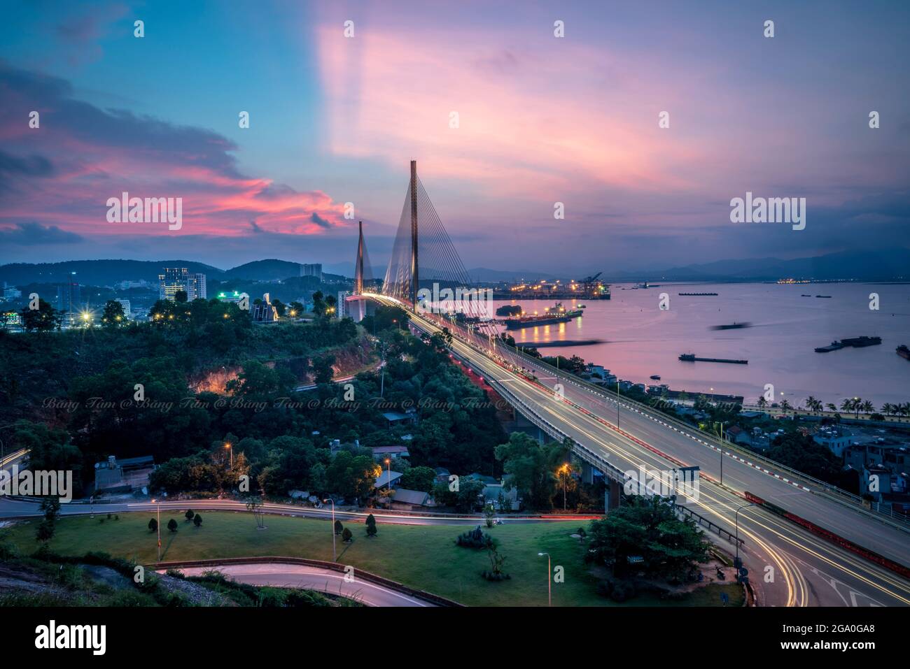 Ha long city hi-res stock photography and images - Alamy