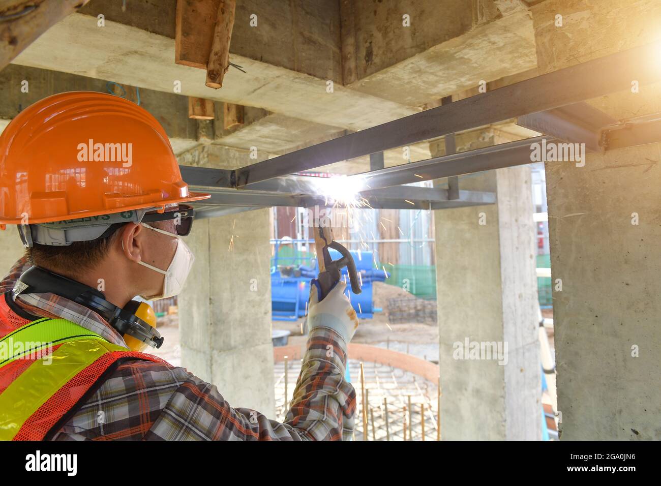 Welding steel flame hi-res stock photography and images - Alamy