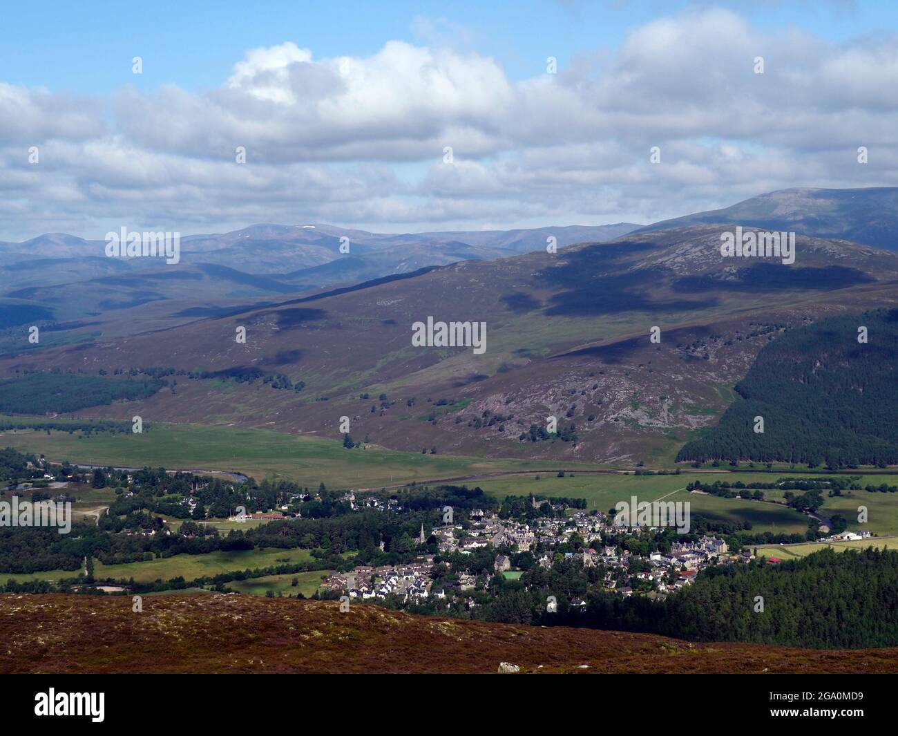 Braemar scotland village hi-res stock photography and images - Alamy