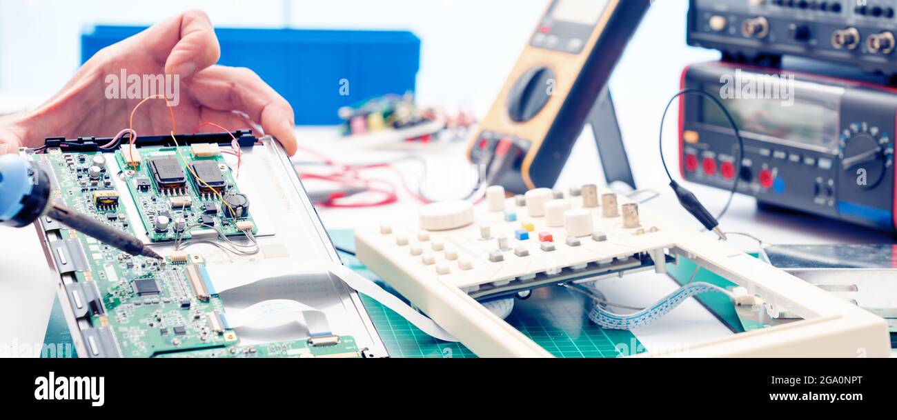 Development of the design of an electronic device in the laboratory of ...