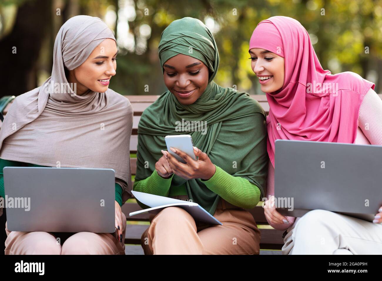 Muslim students hi-res stock photography and images - Alamy