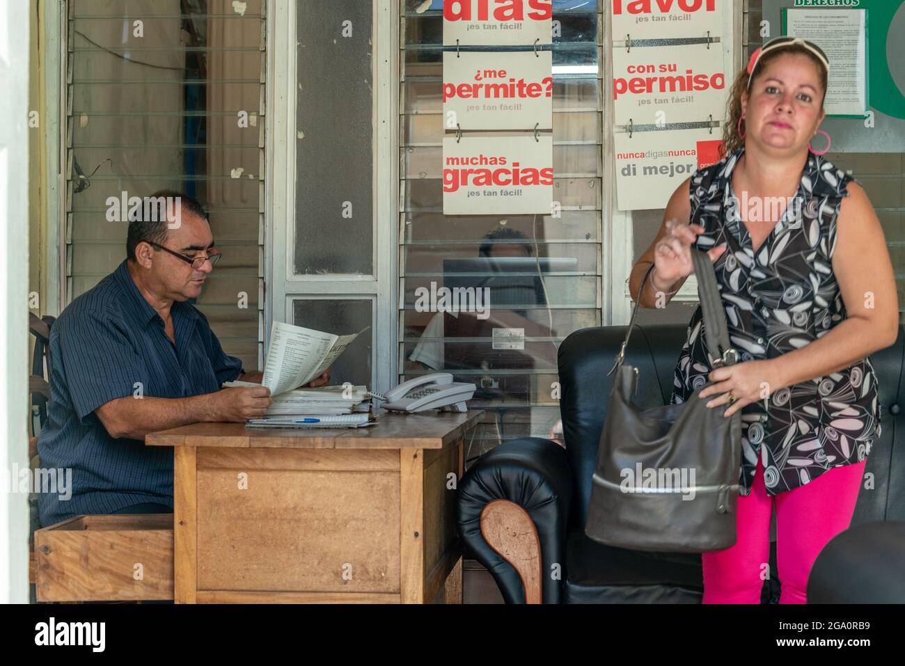 Office reception desk hi-res stock photography and images - Alamy