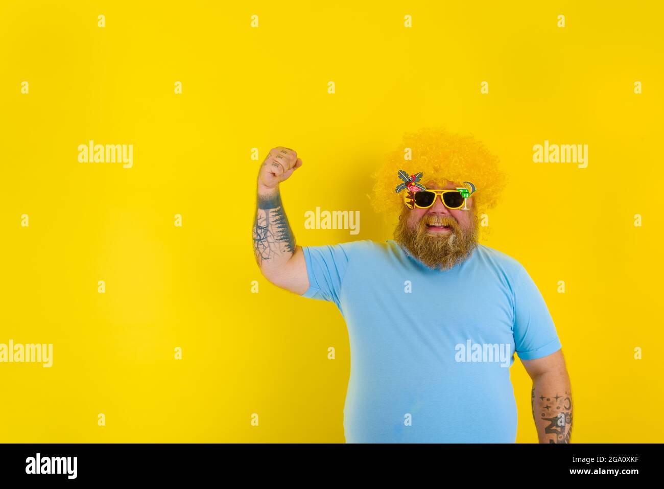 Fat man with wig in head and sunglasses shows his muscle Stock Photo ...