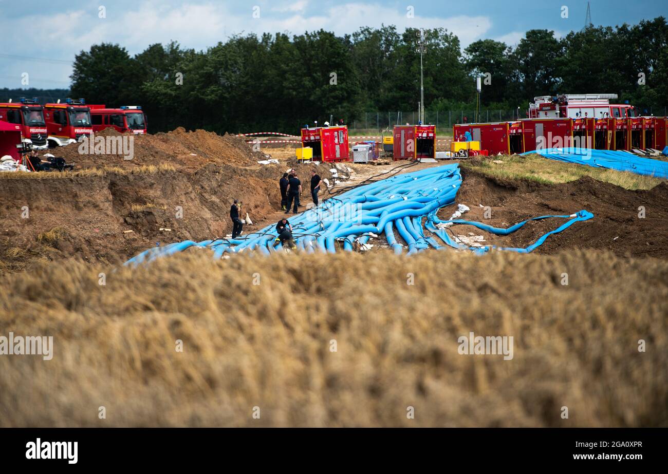 Erftstadt Blessem, Germany. 28th July, 2021. Firefighters lay hoses in ...